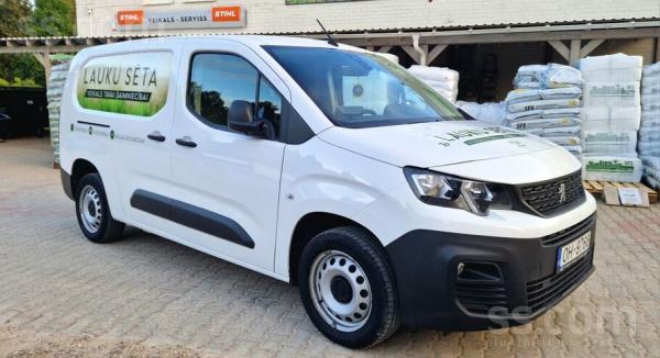 White Peugeot Partner 2020 in Dobele, with an engine capacity of 1.50 L and mileage of 142 thousand km for 8990 €, photo 1 on AUTOMOTO.COM.LV