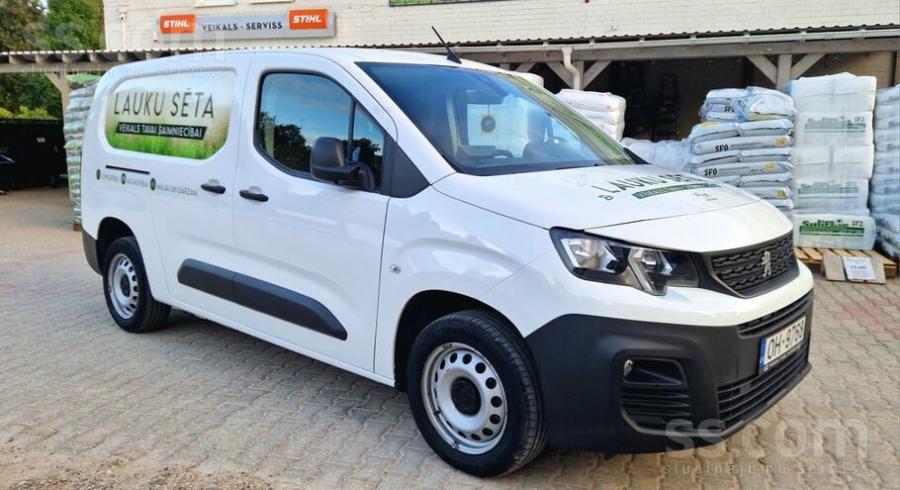 White Peugeot Partner 2020 in Dobele, with an engine capacity of 1.50 L and mileage of 142 thousand km for 8990 €, photo 1 on AUTOMOTO.COM.LV