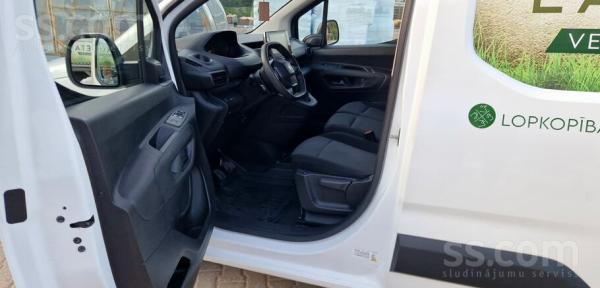 White Peugeot Partner 2020 in Dobele, with an engine capacity of 1.50 L and mileage of 142 thousand km for 8990 €, photo 6 on AUTOMOTO.COM.LV