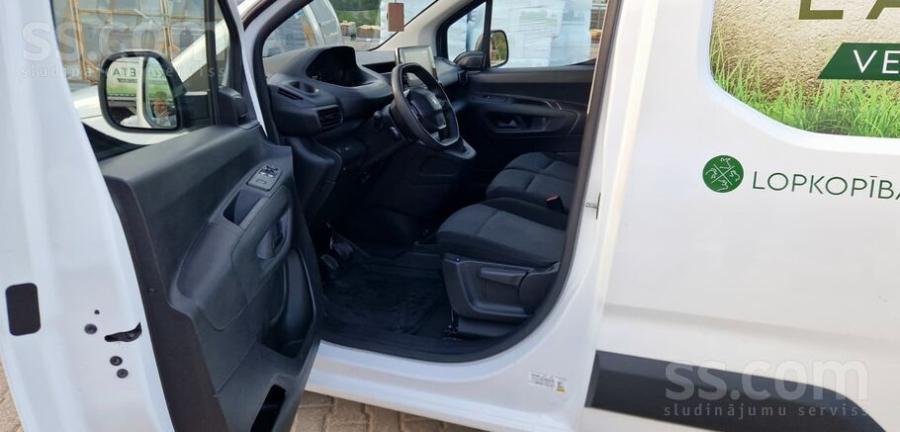 White Peugeot Partner 2020 in Dobele, with an engine capacity of 1.50 L and mileage of 142 thousand km for 8990 €, photo 6 on AUTOMOTO.COM.LV