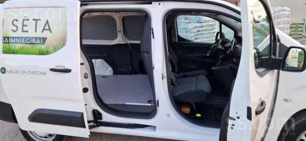 White Peugeot Partner 2020 in Dobele, with an engine capacity of 1.50 L and mileage of 142 thousand km for 8990 €, photo 7 on AUTOMOTO.COM.LV