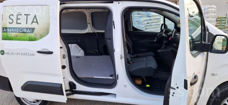 White Peugeot Partner 2020 in Dobele, with an engine capacity of 1.50 L and mileage of 142 thousand km for 8990 €, photo 7 on AUTOMOTO.COM.LV