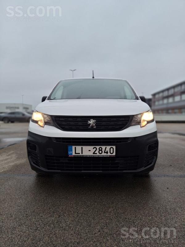 White Peugeot Partner 2021 in Riga, with an engine capacity of 1.50 L and mileage of 61 thousand km for 9000 €, photo 1 on AUTOMOTO.COM.LV