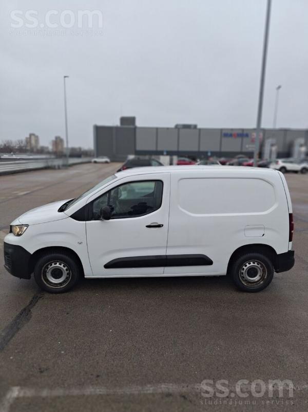 White Peugeot Partner 2021 in Riga, with an engine capacity of 1.50 L and mileage of 61 thousand km for 9000 €, photo 3 on AUTOMOTO.COM.LV