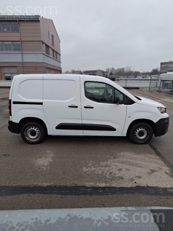 White Peugeot Partner 2021 in Riga, with an engine capacity of 1.50 L and mileage of 61 thousand km for 9000 €, photo 10 on AUTOMOTO.COM.LV
