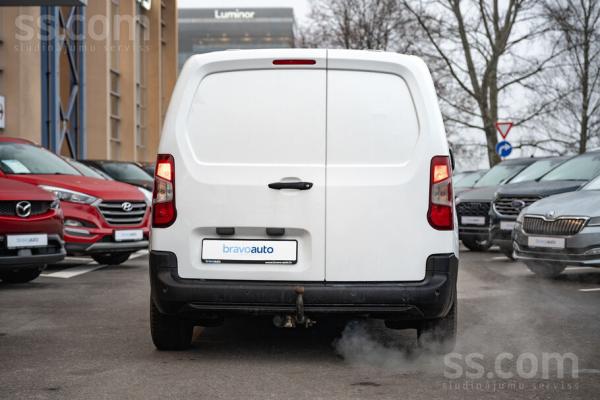 White Peugeot Partner 2021 in Riga, with an engine capacity of 1.50 L and mileage of 91 thousand km for 10990 €, photo 5 on AUTOMOTO.COM.LV