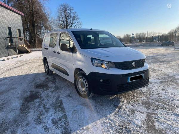 White Peugeot Partner 2021 in Taurage, with an engine capacity of 1.50 L and mileage of 169 thousand km for 8200 €, photo 2 on AUTOMOTO.COM.LV