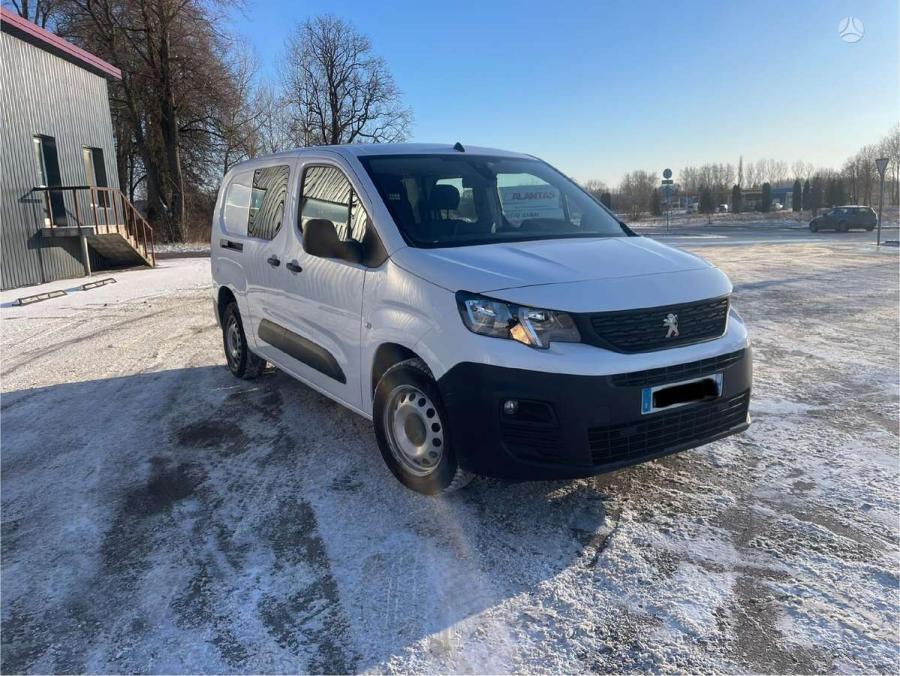 White Peugeot Partner 2021 in Taurage, with an engine capacity of 1.50 L and mileage of 169 thousand km for 8200 €, photo 2 on AUTOMOTO.COM.LV