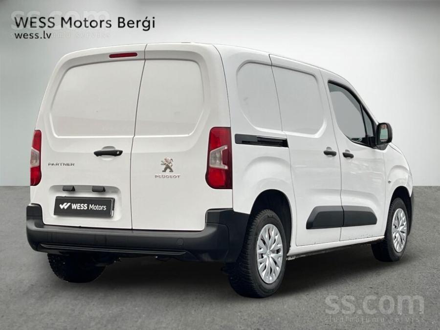 White Peugeot Partner 2021 in Riga, with an engine capacity of 1.50 L and mileage of 225 thousand km for 6900 €, photo 3 on AUTOMOTO.COM.LV