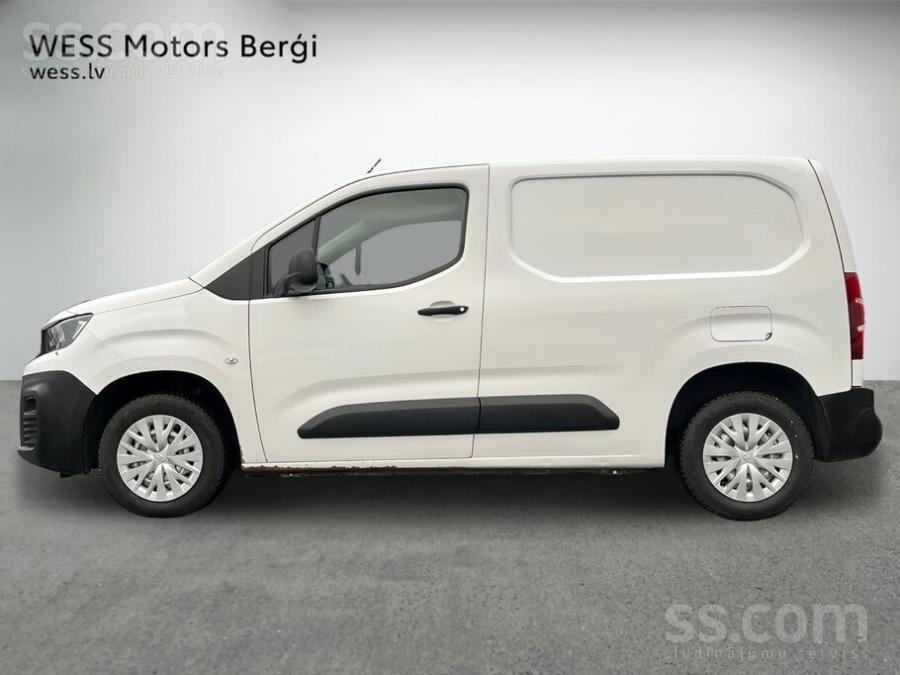 White Peugeot Partner 2021 in Riga, with an engine capacity of 1.50 L and mileage of 225 thousand km for 6900 €, photo 4 on AUTOMOTO.COM.LV