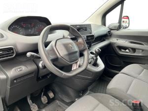 White Peugeot Partner 2021 in Riga, with an engine capacity of 1.50 L and mileage of 225 thousand km for 6900 €, photo 7 on AUTOMOTO.COM.LV