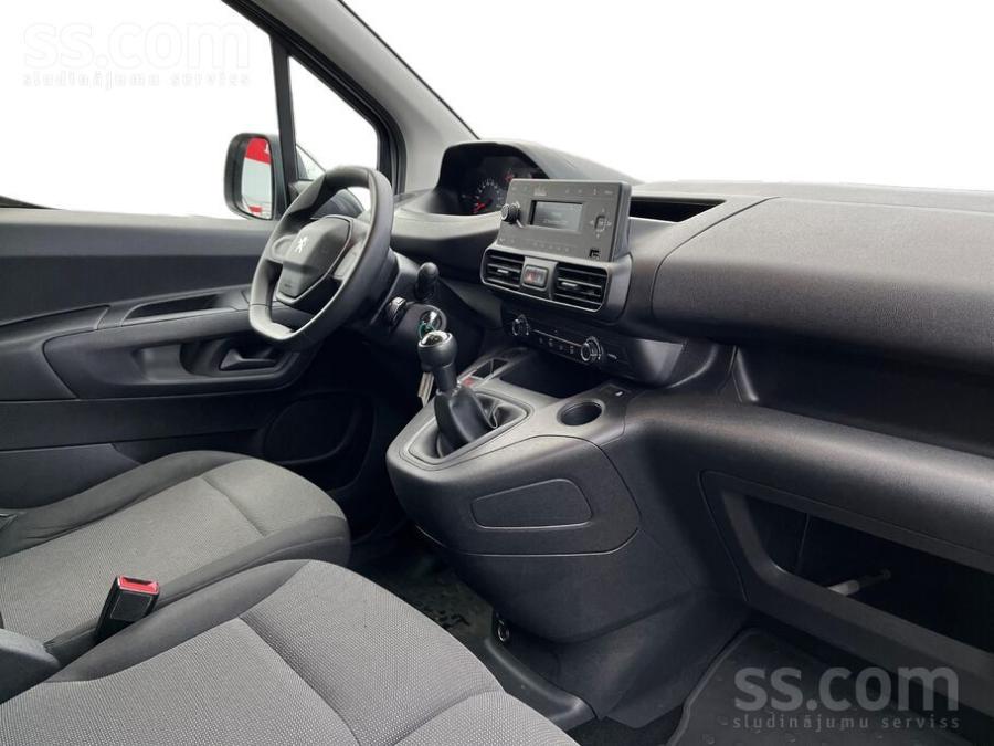 White Peugeot Partner 2021 in Riga, with an engine capacity of 1.50 L and mileage of 225 thousand km for 6900 €, photo 9 on AUTOMOTO.COM.LV