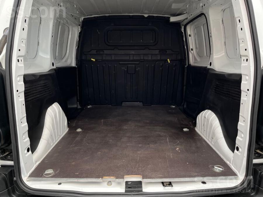 White Peugeot Partner 2021 in Riga, with an engine capacity of 1.50 L and mileage of 225 thousand km for 6900 €, photo 11 on AUTOMOTO.COM.LV