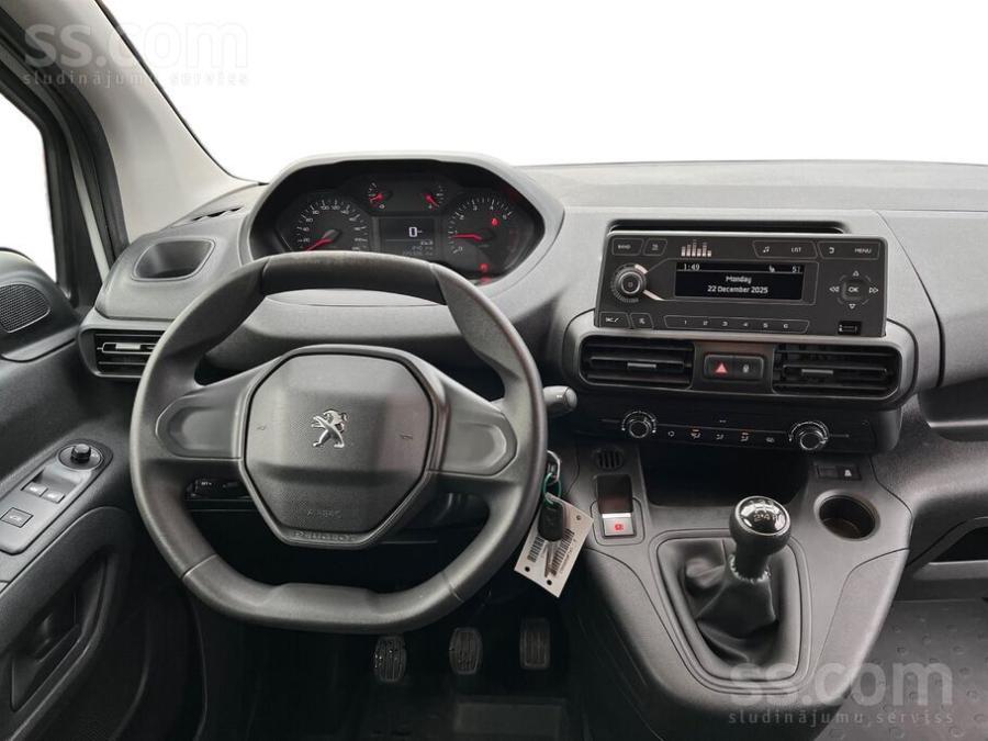 White Peugeot Partner 2021 in Riga, with an engine capacity of 1.50 L and mileage of 225 thousand km for 6900 €, photo 13 on AUTOMOTO.COM.LV