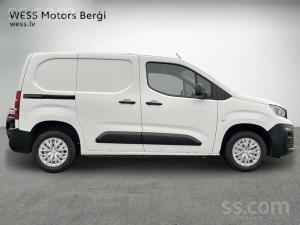 White Peugeot Partner 2021 in Riga, with an engine capacity of 1.50 L and mileage of 225 thousand km for 6900 €, photo 21 on AUTOMOTO.COM.LV