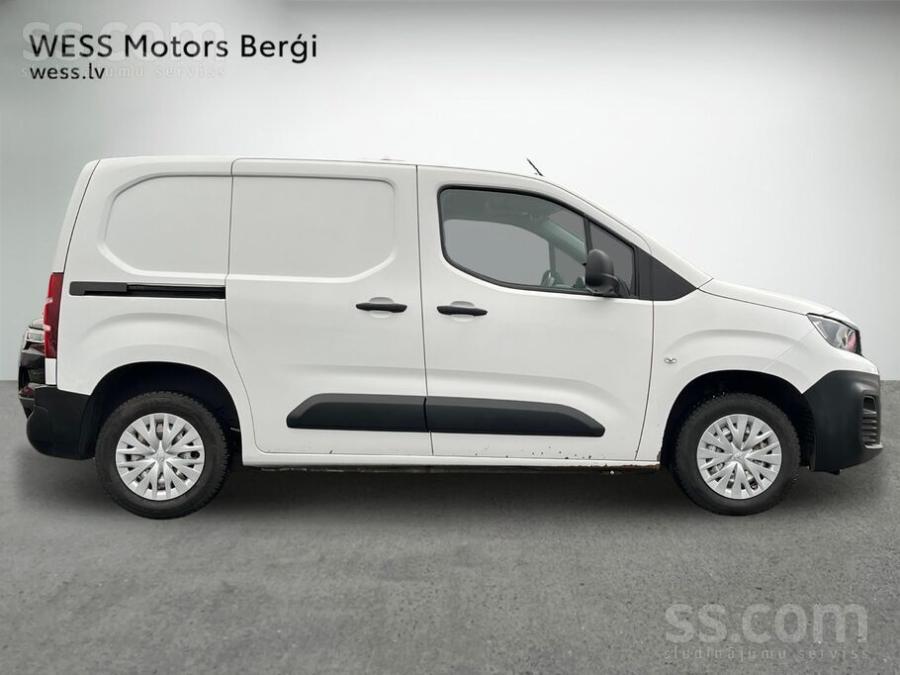 White Peugeot Partner 2021 in Riga, with an engine capacity of 1.50 L and mileage of 225 thousand km for 6900 €, photo 21 on AUTOMOTO.COM.LV