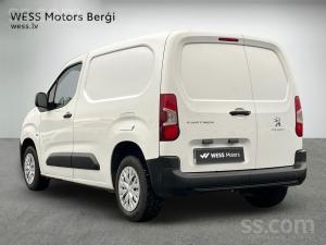 White Peugeot Partner 2021 in Riga, with an engine capacity of 1.50 L and mileage of 225 thousand km for 6900 €, photo 22 on AUTOMOTO.COM.LV