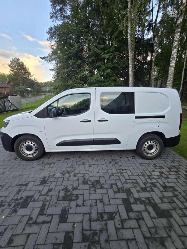 White Peugeot Partner 2021 in Vilnius, with an engine capacity of 1.56 L and mileage of 162 thousand km for 9499 €, photo 2 on AUTOMOTO.COM.LV