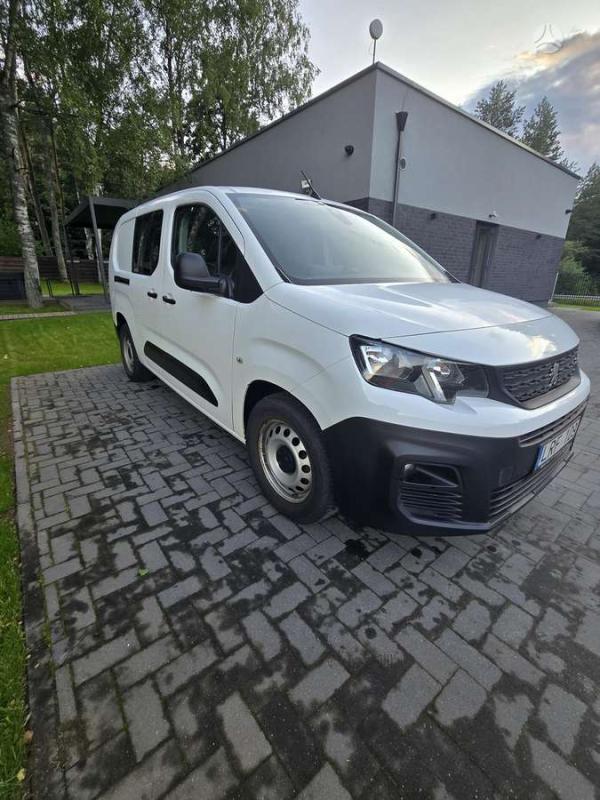 White Peugeot Partner 2021 in Vilnius, with an engine capacity of 1.56 L and mileage of 162 thousand km for 9499 €, photo 4 on AUTOMOTO.COM.LV