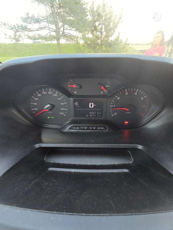 White Peugeot Partner 2021 in Vilnius, with an engine capacity of 1.56 L and mileage of 162 thousand km for 9499 €, photo 9 on AUTOMOTO.COM.LV
