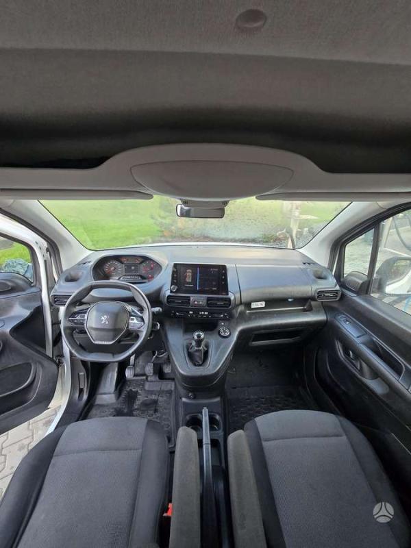 White Peugeot Partner 2021 in Vilnius, with an engine capacity of 1.56 L and mileage of 162 thousand km for 9499 €, photo 10 on AUTOMOTO.COM.LV