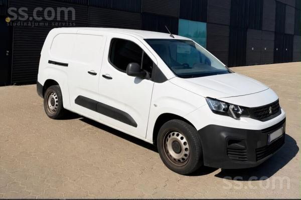 White Peugeot Partner 2021 in Riga, with an engine capacity of 1.50 L and mileage of 89 thousand km for 8700 €, photo 1 on AUTOMOTO.COM.LV