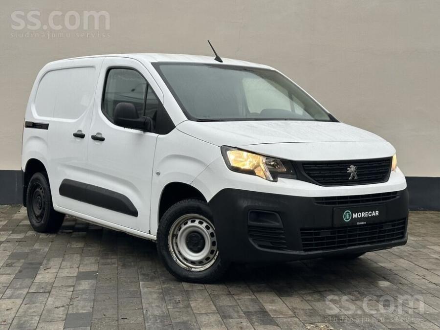 White Peugeot Partner 2021 in Riga, with an engine capacity of 1.50 L and mileage of 172 thousand km for 7550 €, photo 4 on AUTOMOTO.COM.LV