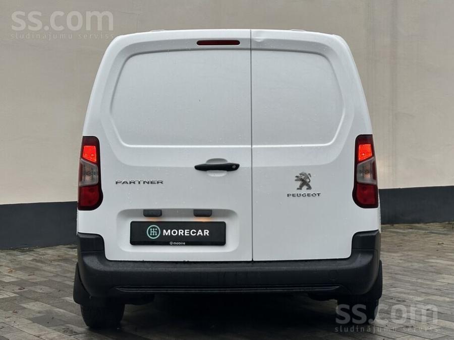 White Peugeot Partner 2021 in Riga, with an engine capacity of 1.50 L and mileage of 172 thousand km for 7550 €, photo 6 on AUTOMOTO.COM.LV