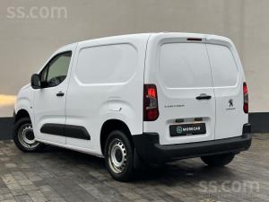 White Peugeot Partner 2021 in Riga, with an engine capacity of 1.50 L and mileage of 172 thousand km for 7550 €, photo 7 on AUTOMOTO.COM.LV