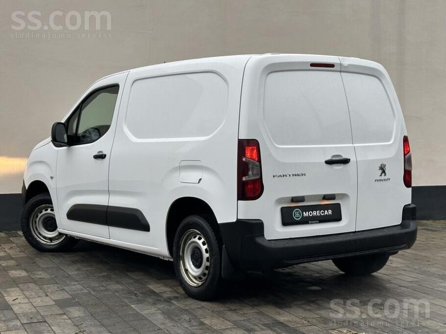 White Peugeot Partner 2021 in Riga, with an engine capacity of 1.50 L and mileage of 172 thousand km for 7550 €, photo 7 on AUTOMOTO.COM.LV