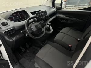 White Peugeot Partner 2021 in Riga, with an engine capacity of 1.50 L and mileage of 172 thousand km for 7550 €, photo 8 on AUTOMOTO.COM.LV