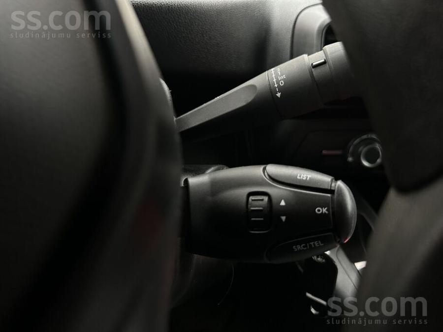 White Peugeot Partner 2021 in Riga, with an engine capacity of 1.50 L and mileage of 172 thousand km for 7550 €, photo 12 on AUTOMOTO.COM.LV