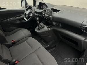 White Peugeot Partner 2021 in Riga, with an engine capacity of 1.50 L and mileage of 172 thousand km for 7550 €, photo 15 on AUTOMOTO.COM.LV