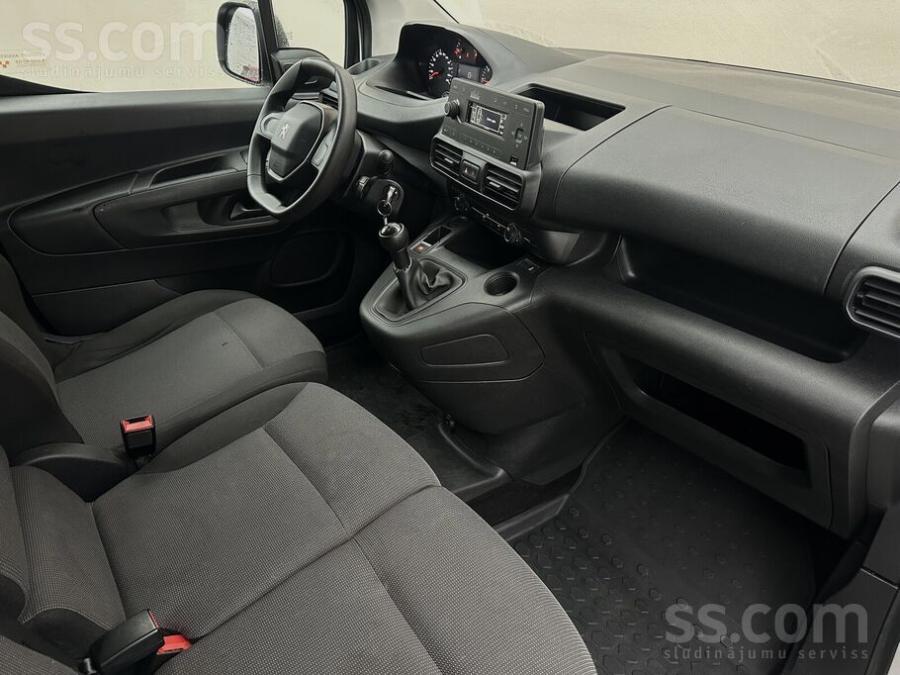 White Peugeot Partner 2021 in Riga, with an engine capacity of 1.50 L and mileage of 172 thousand km for 7550 €, photo 15 on AUTOMOTO.COM.LV