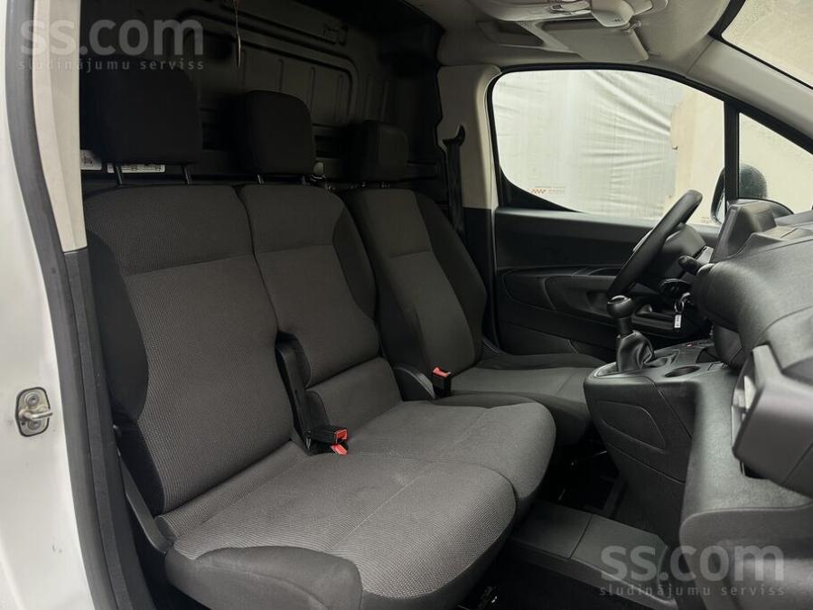 White Peugeot Partner 2021 in Riga, with an engine capacity of 1.50 L and mileage of 172 thousand km for 7550 €, photo 16 on AUTOMOTO.COM.LV