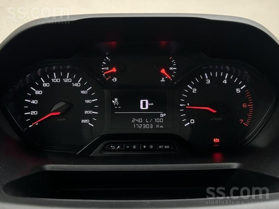 White Peugeot Partner 2021 in Riga, with an engine capacity of 1.50 L and mileage of 172 thousand km for 7550 €, photo 19 on AUTOMOTO.COM.LV