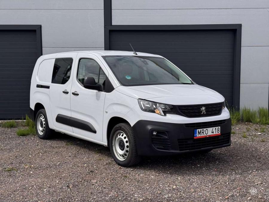 White Peugeot Partner 2023 in Vilnius, with an engine capacity of 1.50 L and mileage of 76 thousand km for 14800 €, photo 3 on AUTOMOTO.COM.LV