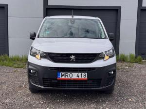 White Peugeot Partner 2023 in Vilnius, with an engine capacity of 1.50 L and mileage of 76 thousand km for 14800 €, photo 8 on AUTOMOTO.COM.LV