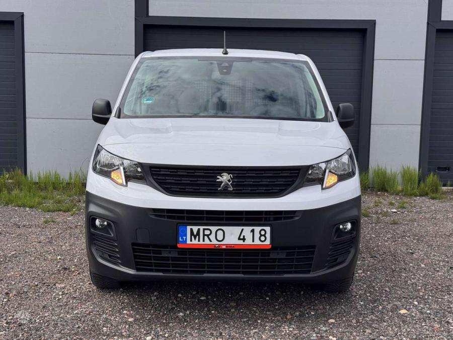 White Peugeot Partner 2023 in Vilnius, with an engine capacity of 1.50 L and mileage of 76 thousand km for 14800 €, photo 8 on AUTOMOTO.COM.LV