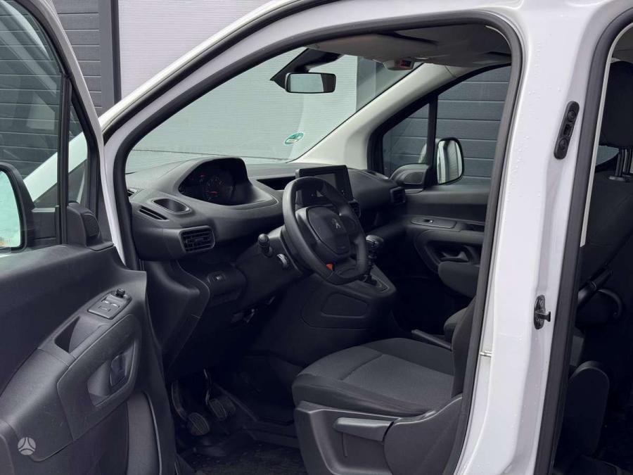 White Peugeot Partner 2023 in Vilnius, with an engine capacity of 1.50 L and mileage of 76 thousand km for 14800 €, photo 10 on AUTOMOTO.COM.LV