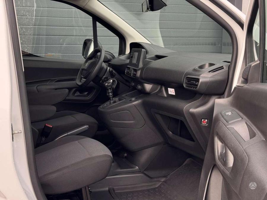 White Peugeot Partner 2023 in Vilnius, with an engine capacity of 1.50 L and mileage of 76 thousand km for 14800 €, photo 12 on AUTOMOTO.COM.LV