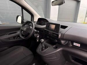 White Peugeot Partner 2023 in Vilnius, with an engine capacity of 1.50 L and mileage of 76 thousand km for 14800 €, photo 13 on AUTOMOTO.COM.LV