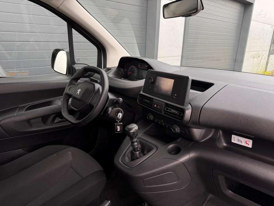 White Peugeot Partner 2023 in Vilnius, with an engine capacity of 1.50 L and mileage of 76 thousand km for 14800 €, photo 13 on AUTOMOTO.COM.LV