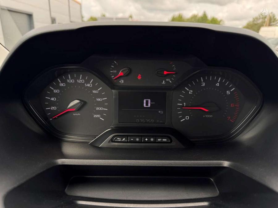 White Peugeot Partner 2023 in Vilnius, with an engine capacity of 1.50 L and mileage of 76 thousand km for 14800 €, photo 17 on AUTOMOTO.COM.LV