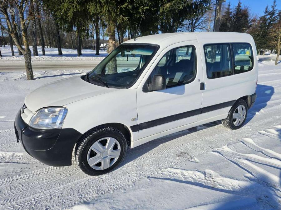 White Peugeot Partner 2010 in Jurbarkas, with an engine capacity of 1.56 L and mileage of 260 thousand km for 1950 €, photo 1 on AUTOMOTO.COM.LV
