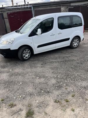 White Peugeot Partner 2011 in Cesis, with an engine capacity of 1.60 L and mileage of 293 thousand km for 2950 €, photo 3 on AUTOMOTO.COM.LV