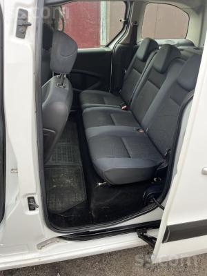 White Peugeot Partner 2011 in Cesis, with an engine capacity of 1.60 L and mileage of 293 thousand km for 2950 €, photo 8 on AUTOMOTO.COM.LV