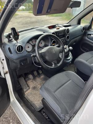 White Peugeot Partner 2011 in Cesis, with an engine capacity of 1.60 L and mileage of 293 thousand km for 2950 €, photo 9 on AUTOMOTO.COM.LV