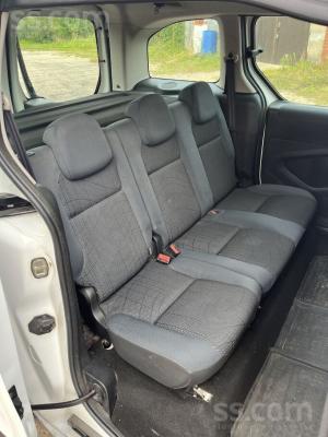 White Peugeot Partner 2011 in Cesis, with an engine capacity of 1.60 L and mileage of 293 thousand km for 2950 €, photo 11 on AUTOMOTO.COM.LV
