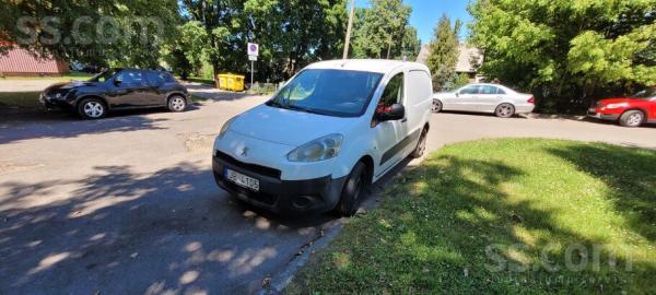 Белый Пежо Partner 2012 в Рига, объемом двигателя 1.60 л и пробегом 548 тыс. км за 1600 €, фото 1 на AUTOMOTO.COM.LV